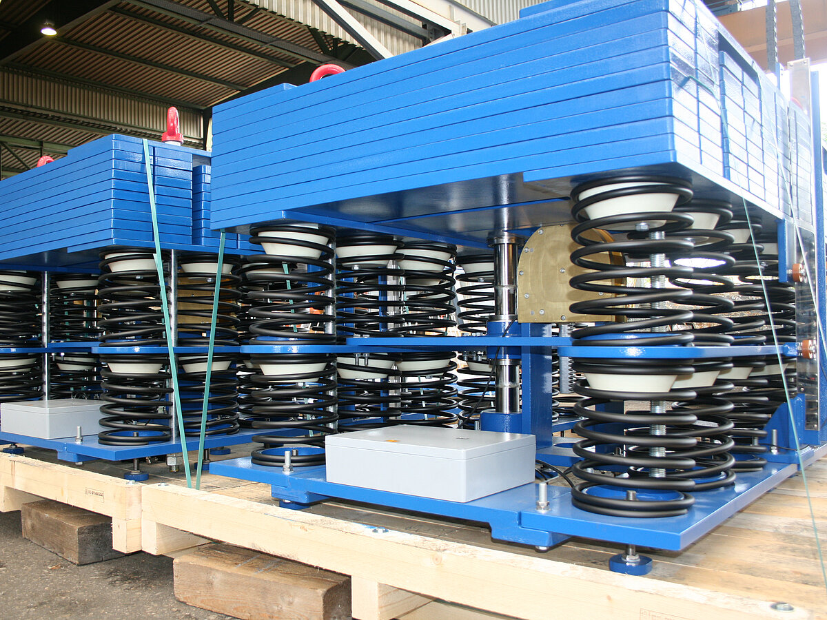 TMD (Tuned Mass Damper)